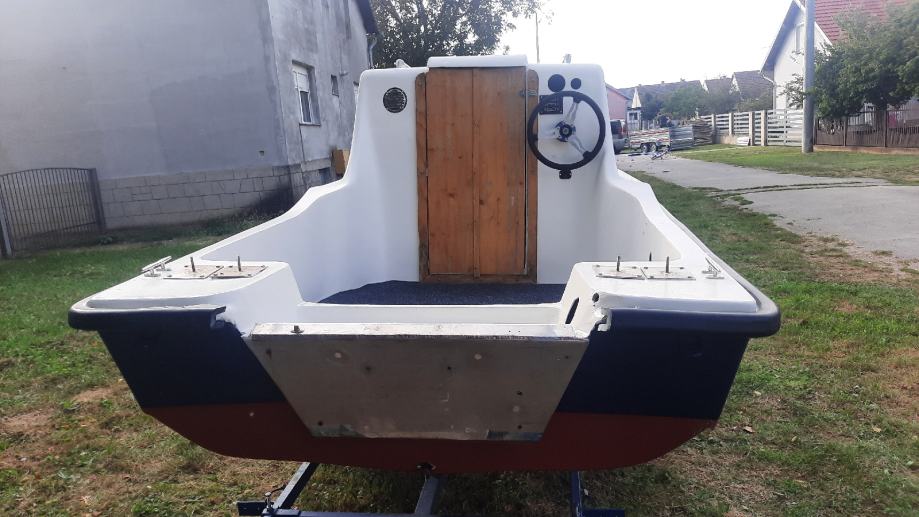 Čamac sa kabinom -Tiger Shark 4.2m