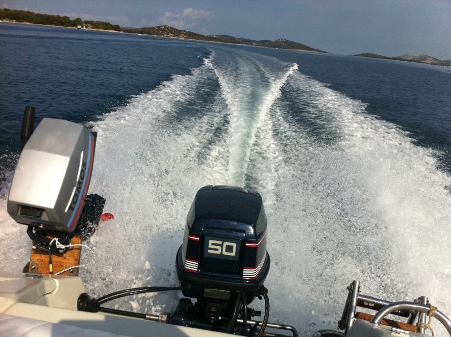 ELAN GT 495F + EVINRUDE 50 KS + registrirana prikolica