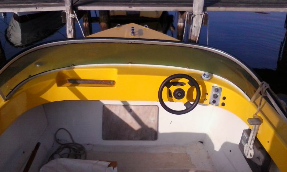 Gliser Elan GP 070, 4,55m, sa Yamahom 50 i prikolicom