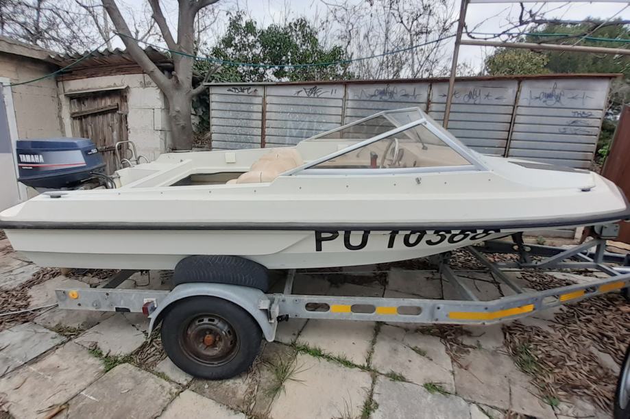 Gliser Elan GT 435S sa motorom i prikolicom