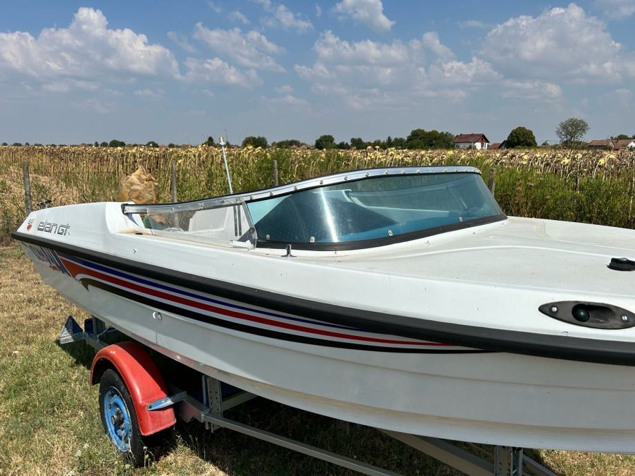 Gliser GT070, prikolica i dva motora