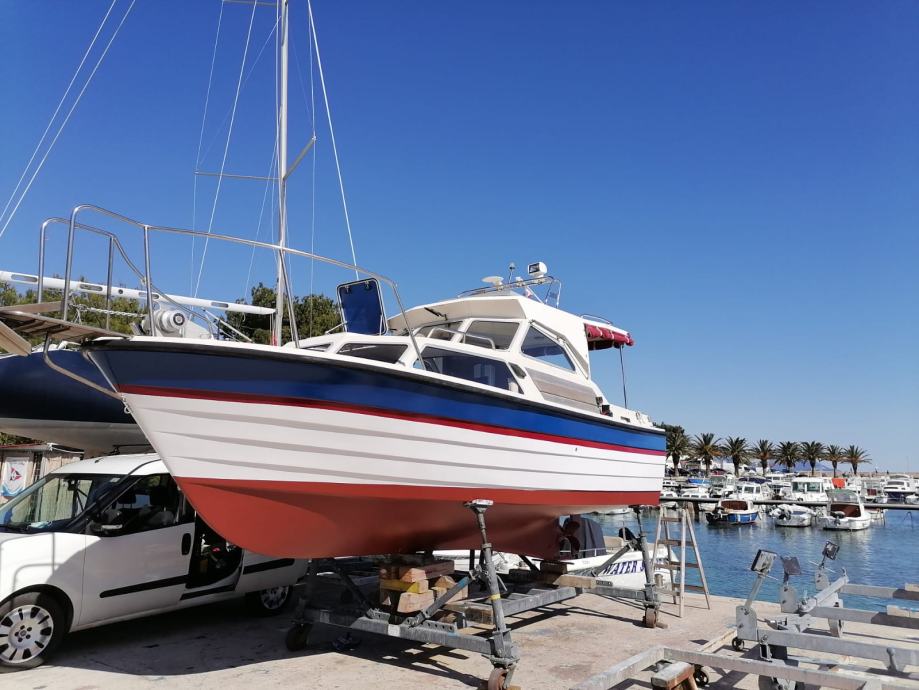 Motorna brodica SAGA 7000