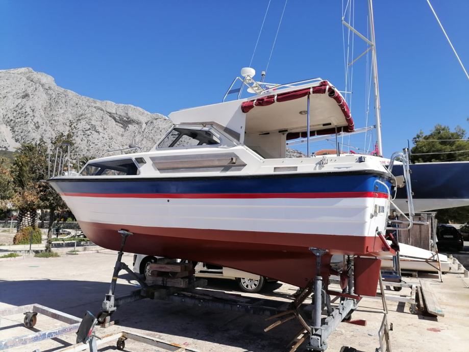 Motorna brodica SAGA 7000
