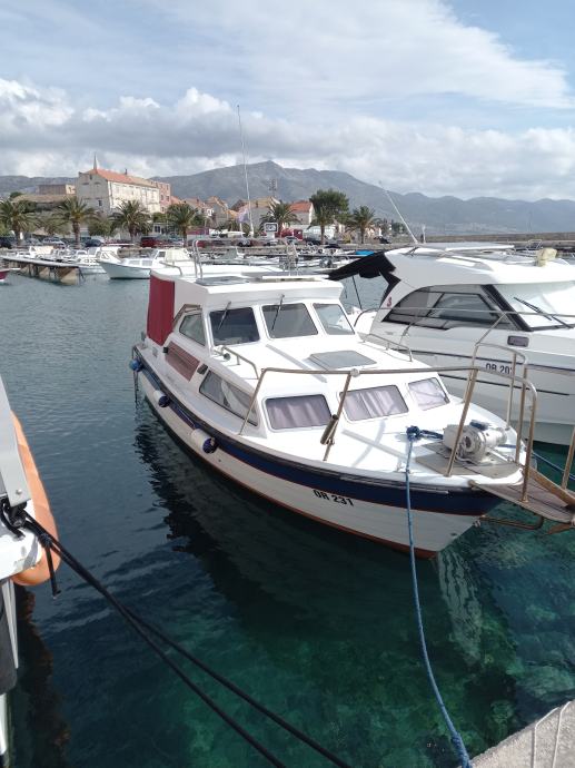 Motorna brodica SAGA 7000