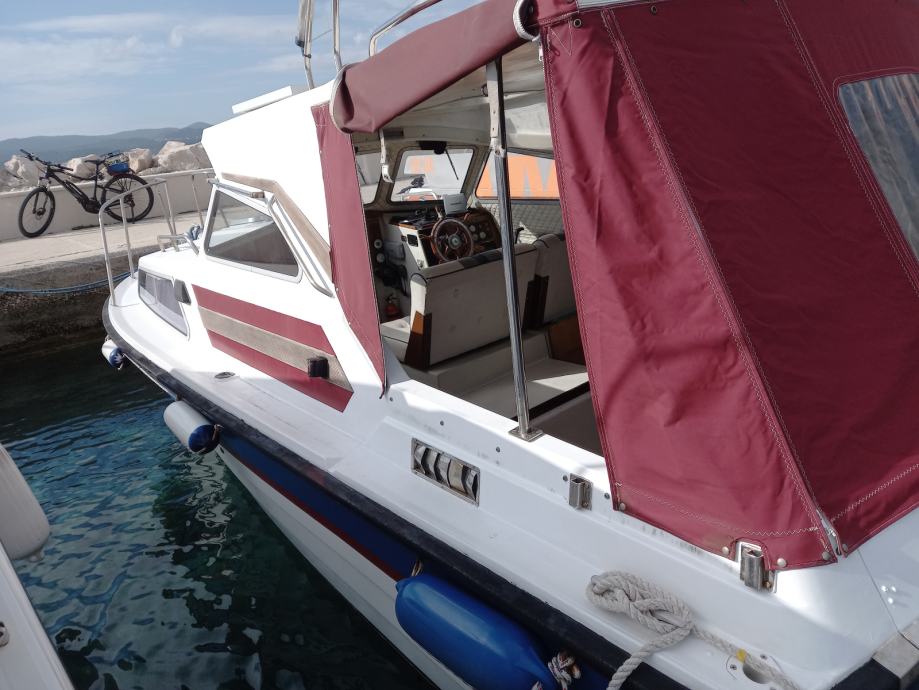 Motorna brodica SAGA 7000