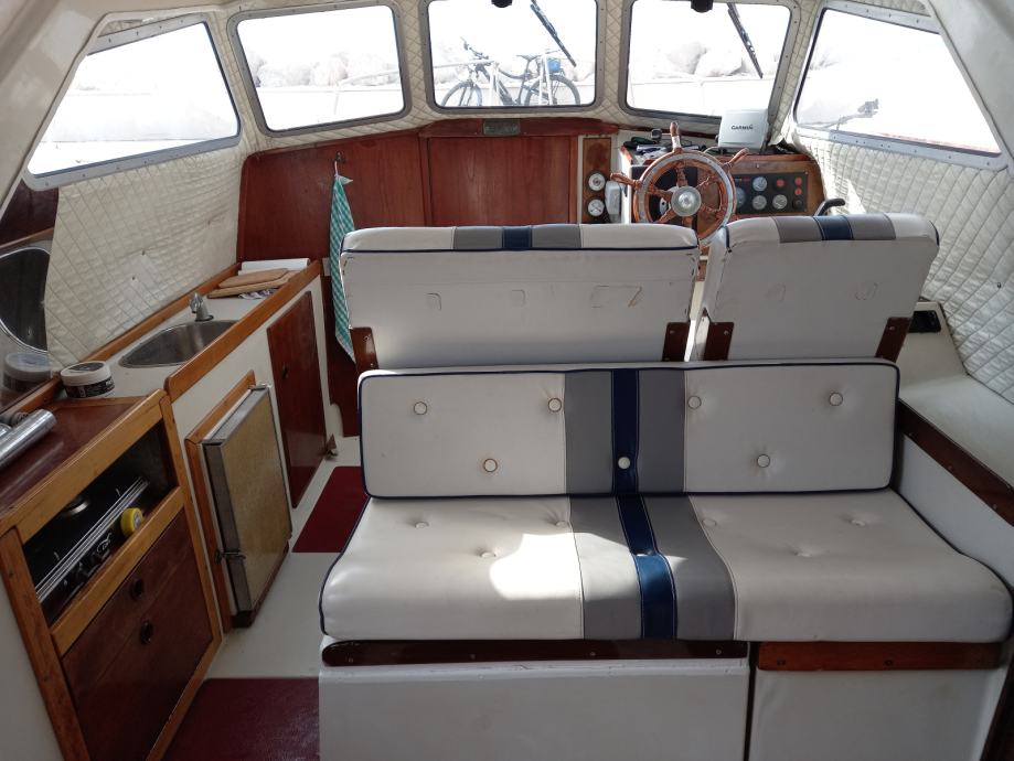 Motorna brodica SAGA 7000