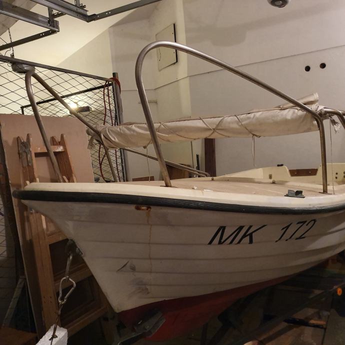 pasara sa motorom i prikolicom