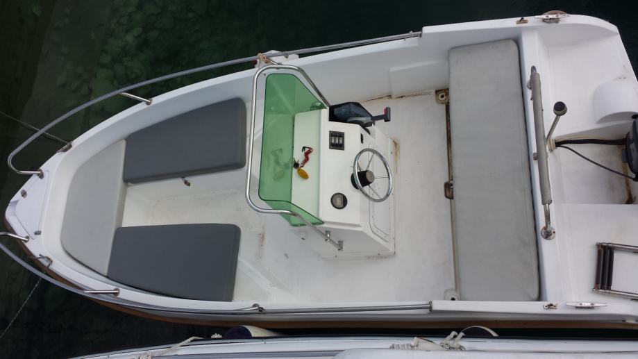 Praktični mali gliser