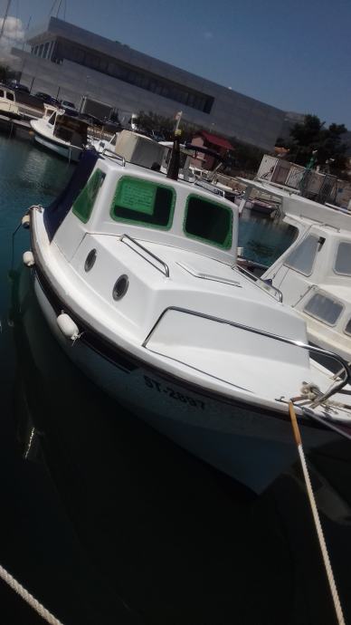 Prodaje se brod Gradac 1987 proizvodnja sa motorom Volvo Penta