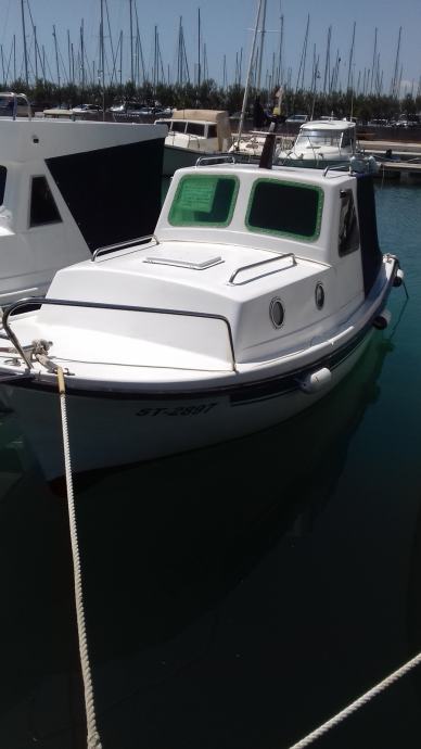 Prodaje se brod Gradac 1987 proizvodnja sa motorom Volvo Penta