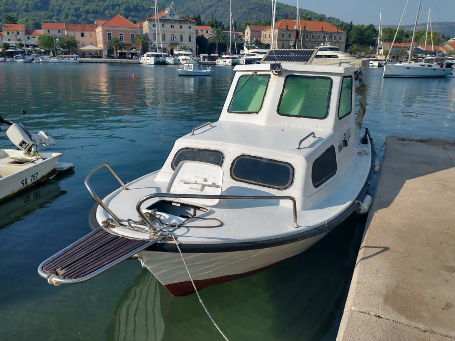 Prodaje se brod Primorka 6.30m sa unutrašnjim motorom Volvo Penta MD7A