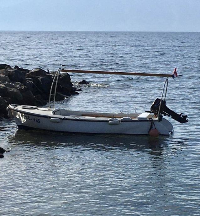 Prodaje se Elan pasara 490 sa spojlerom i novim Tohatsu motorom 15-2T