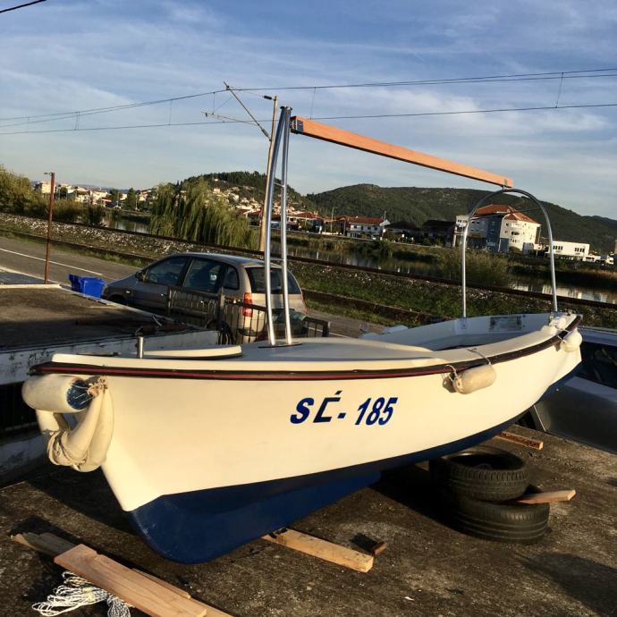 Prodaje se Elan pasara 490 sa spojlerom i novim Tohatsu motorom 15-2T