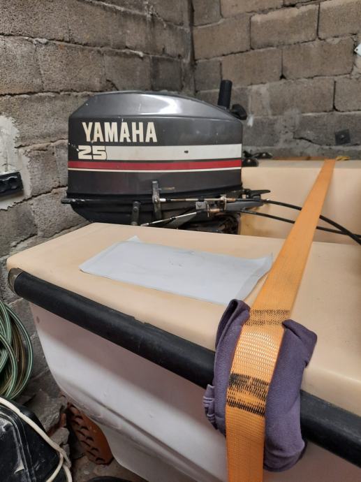 Prodajem gliser ELAN GT402