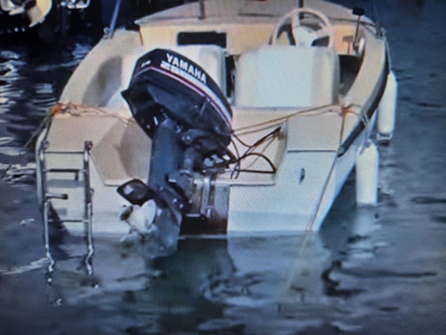 Prodajem gliser ELAN GT402