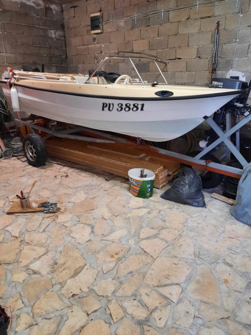 Prodajem gliser ELAN GT402