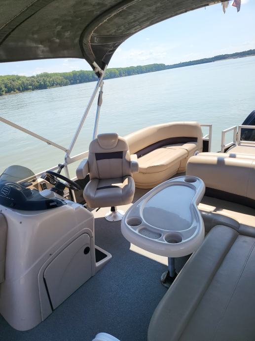 Santracker party boat 22