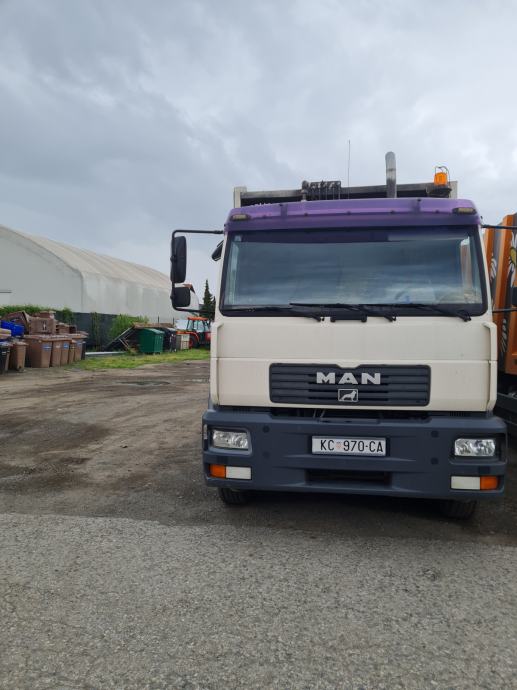 MAN LE 220 B, 2001 god.