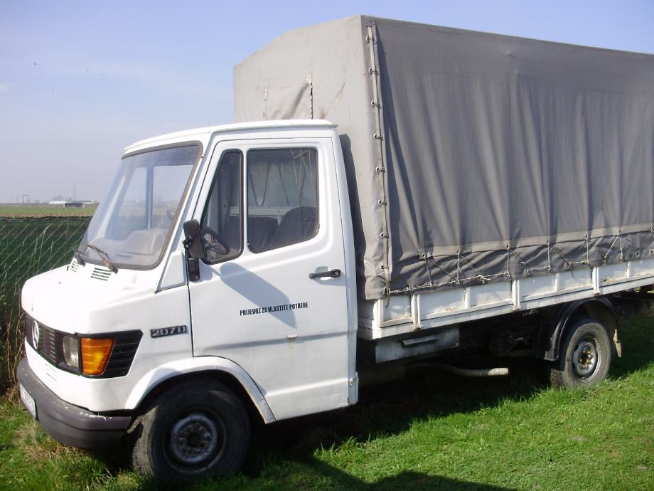 Mercedes 207, 1982 god.