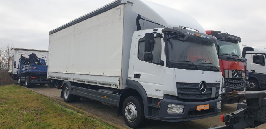 Mercedes-Benz ATEGO 1224L s kesonom/pomična zavesa 7.35m/rampa, 2015 god.