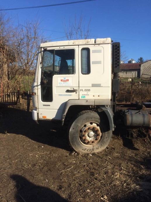 Volvo fl 220-12.reg01-07-17.klima. Odličan. Plus još jedan za dijelove ...