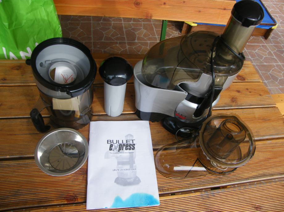 Bullet express trio. Sokovnik, mikser, rezač.... sve u jednom