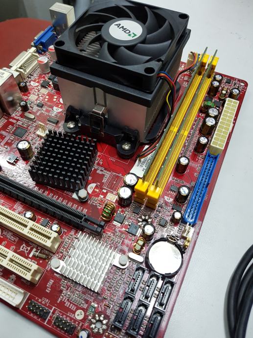 AMD Athlon 64 X2 5000 Sapphire PE AM2RS740G 2GB DDR2 amd-athlon-64-x2-5000-sapphire-pe-am2rs740g-2gb-ddr2