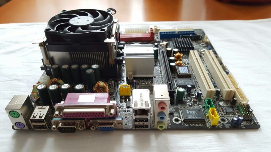 AMD MATIČNA PLOČA SAPPHIRE, socket 754 sa procesorom i hladnjakom