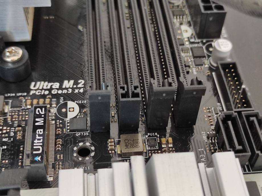 ASRock AB350 Pro4 + AMD Ryzen 7 1800X + Arctic Alpine 64 Plus