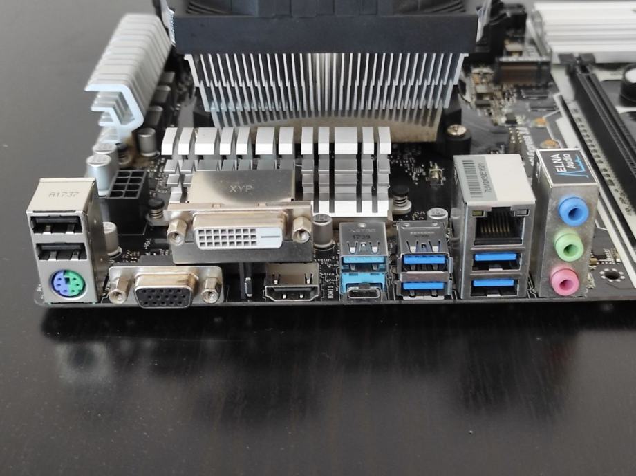 ASRock AB350 Pro4 + AMD Ryzen 7 1800X + Arctic Alpine 64 Plus