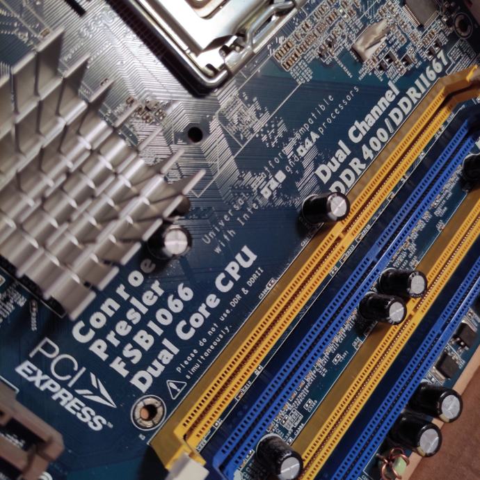 ASRock Conroe Presler 775Dual-VSTA DDR/DDRII