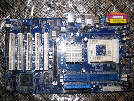 ASRock motherboard K7VT4A PRO + AMD proces 1,7 GHz