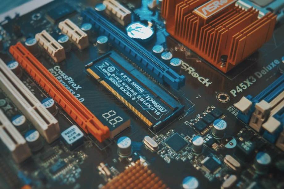 ASRock P45X3 Deluxe, Intel Q9550 E0, Tuniq Tower 120, 1x4GB DDR3