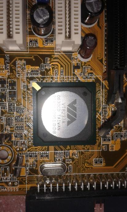 ASUS K8V-VM Socket 754 + AMD Sempron CPU