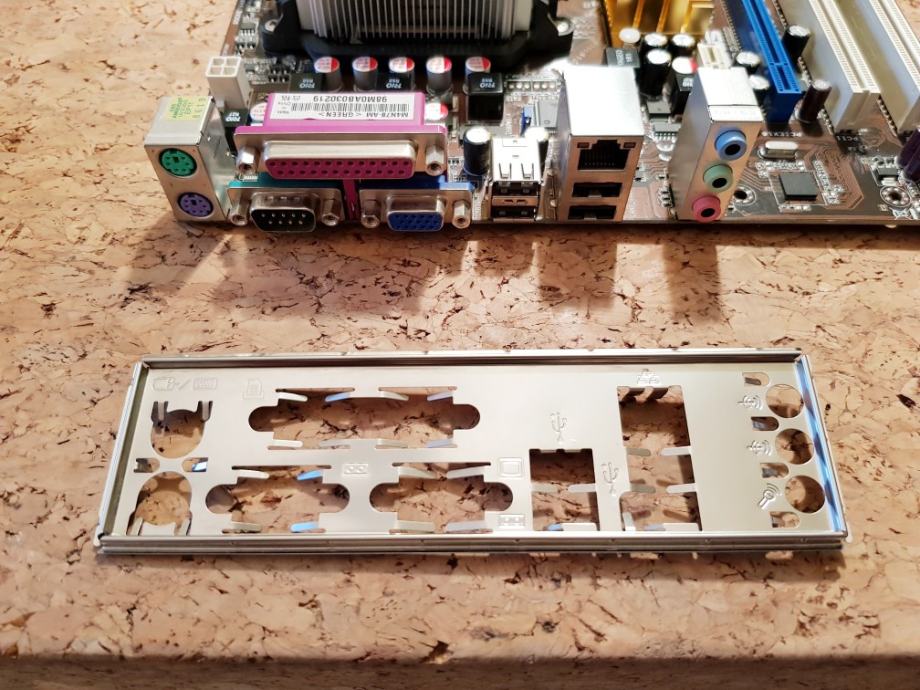 ASUS M4N78-AM /PHENOM II / 4GB DDR2