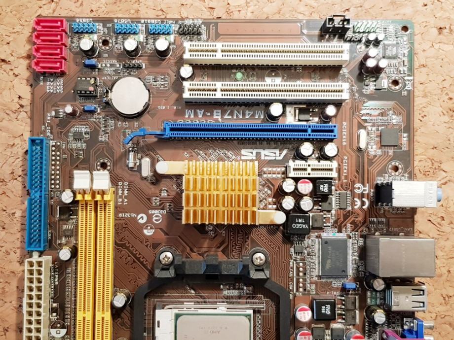 ASUS M4N78-AM /PHENOM II / 4GB DDR2