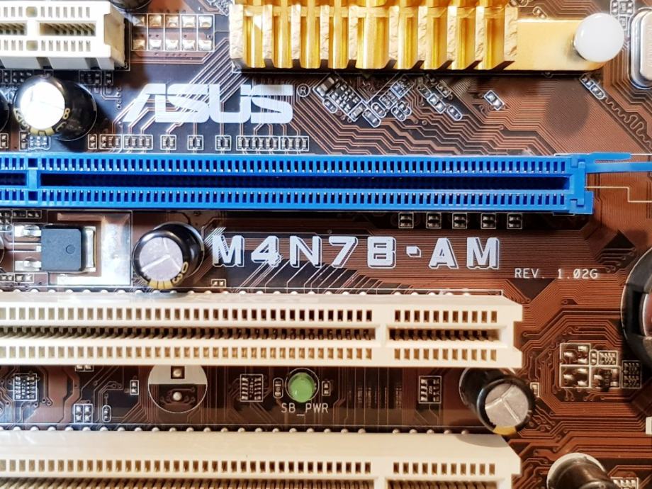 ASUS M4N78-AM /PHENOM II / 4GB DDR2