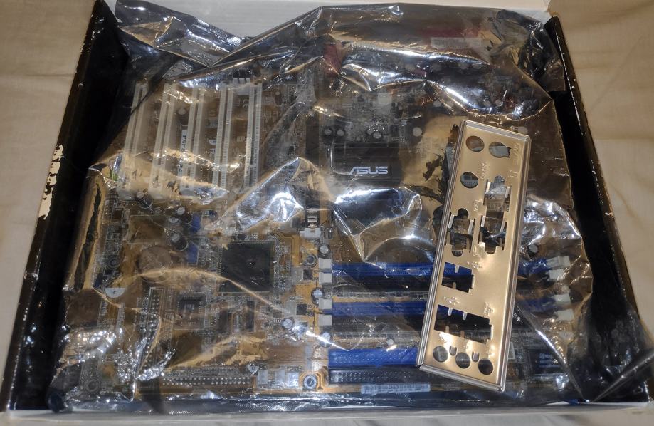 Asus P4P800 SE legendardna Socket 478 u kutiji matična ploča retro