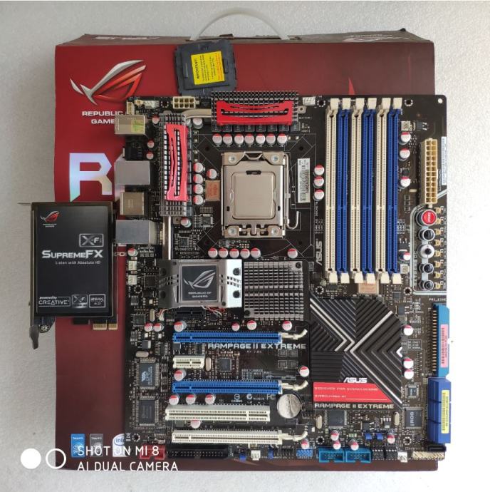ASUS RAMPAGE II EXTREME Socket 1366 + Intel Core i7-950 (8x 3.06GHz)