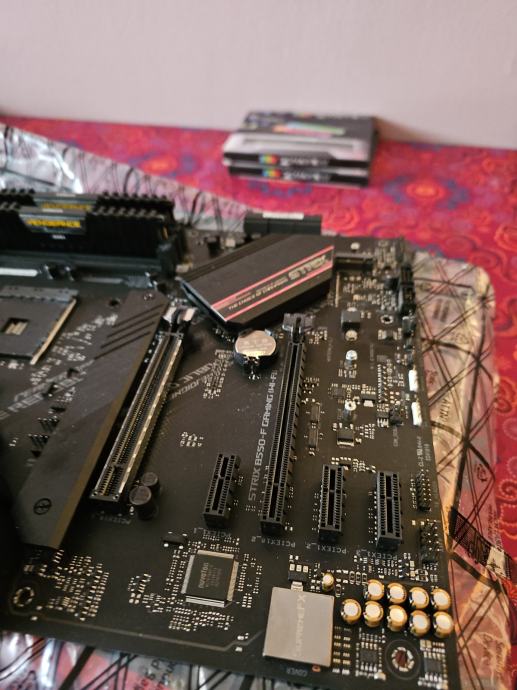ASUS ROG Strix B550-F Gaming WIFI