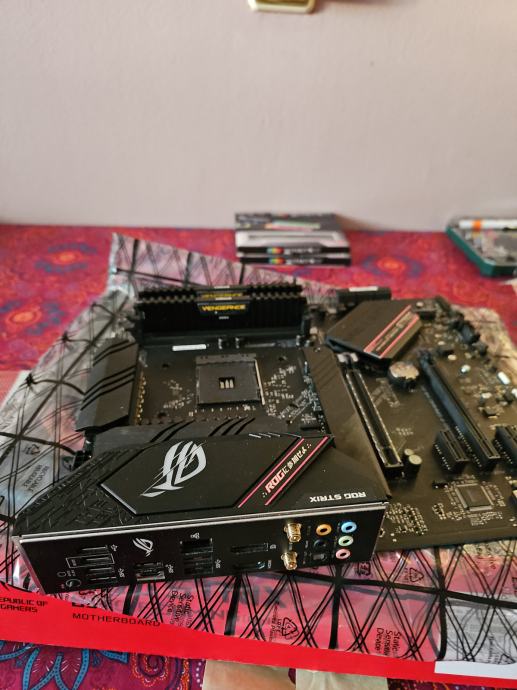 ASUS ROG Strix B550-F Gaming WIFI