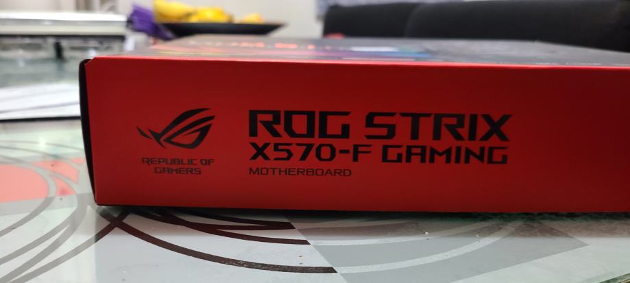 ASUS ROG STRIX X-570F (Novo, Račun, 2 god. garancije)