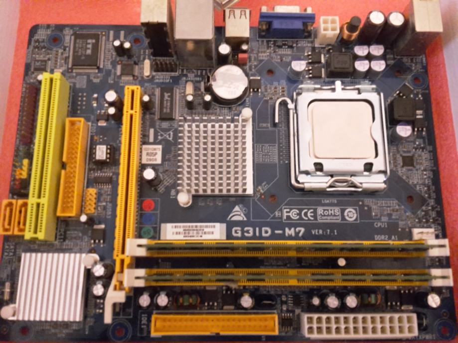 Biostar G31D-M7 + Intel Q8200S (2.33GHz, 4MB, quad) + cooler + 4GB RAM