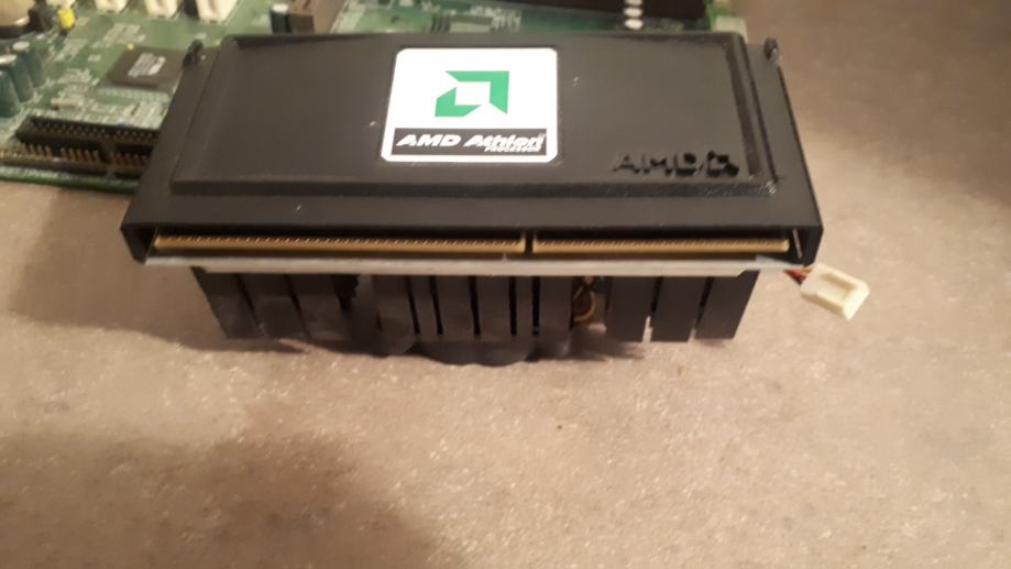 EPoX EP-7KXA Slot A matična ploča i AMD K7 Athlon procesor