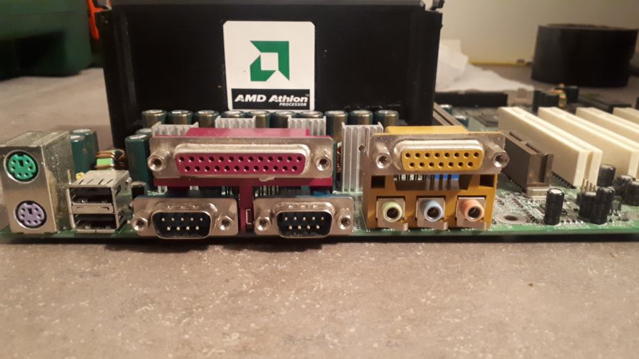 EPoX EP-7KXA Slot A matična ploča i AMD K7 Athlon procesor