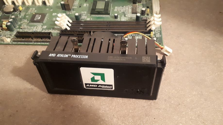 EPoX EP-7KXA Slot A matična ploča i AMD K7 Athlon procesor