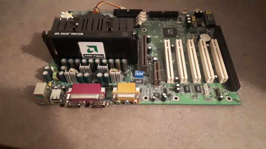 EPoX EP-7KXA Slot A matična ploča i AMD K7 Athlon procesor