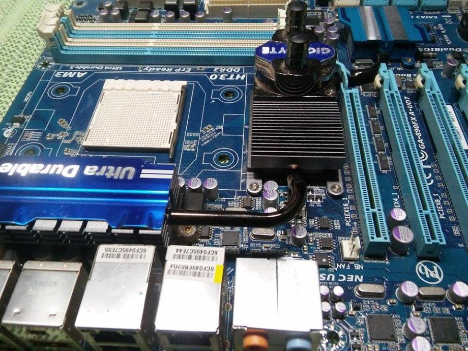 GIGABYTE GA-890FXA-UD7 AM3 AMD 890FX SATA 6Gb / s USB 3.0 XL ATX AMD M