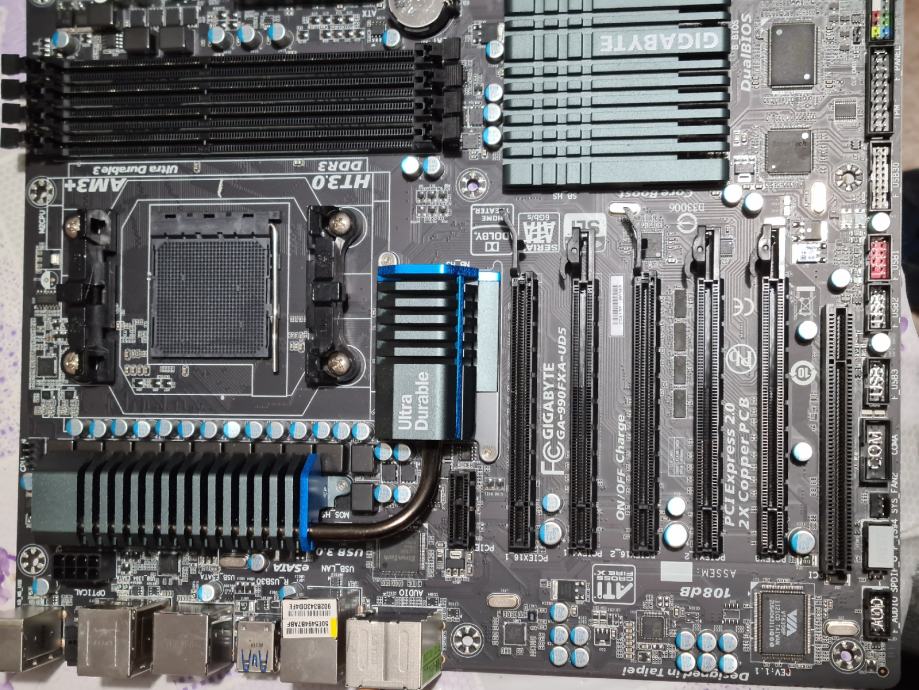 GIGABYTE GA-990FXA-UD5 SOCKET AM3+ HIGH END