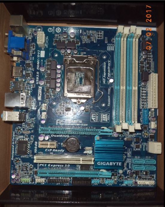 Gigabyte GA-H77M-D3H Chipset H77 Intel Socket 1155 matična